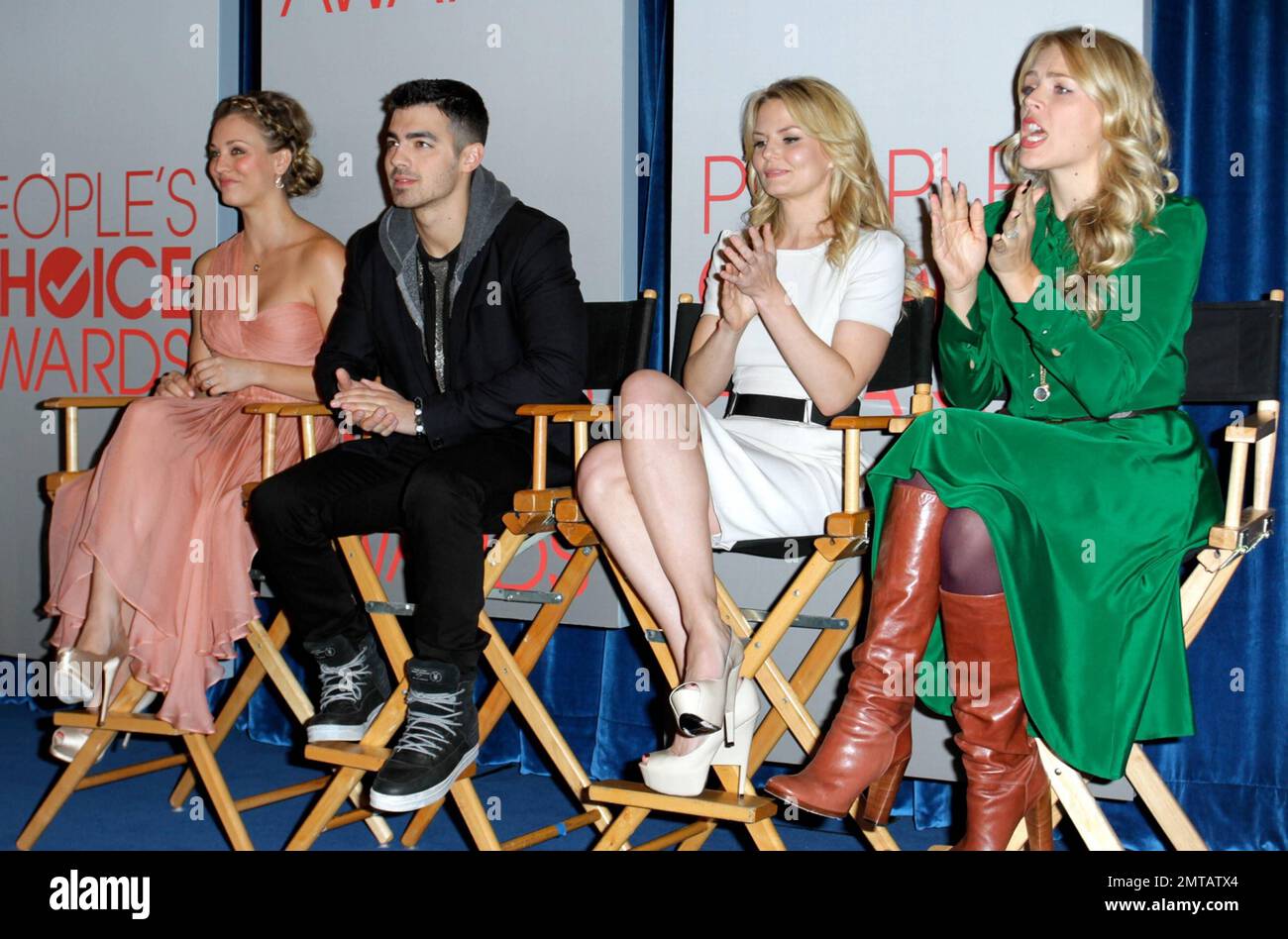(L-R) Kaley Cuoco, Joe Jonas, Jennifer Morrison and Busy Philipps at ...