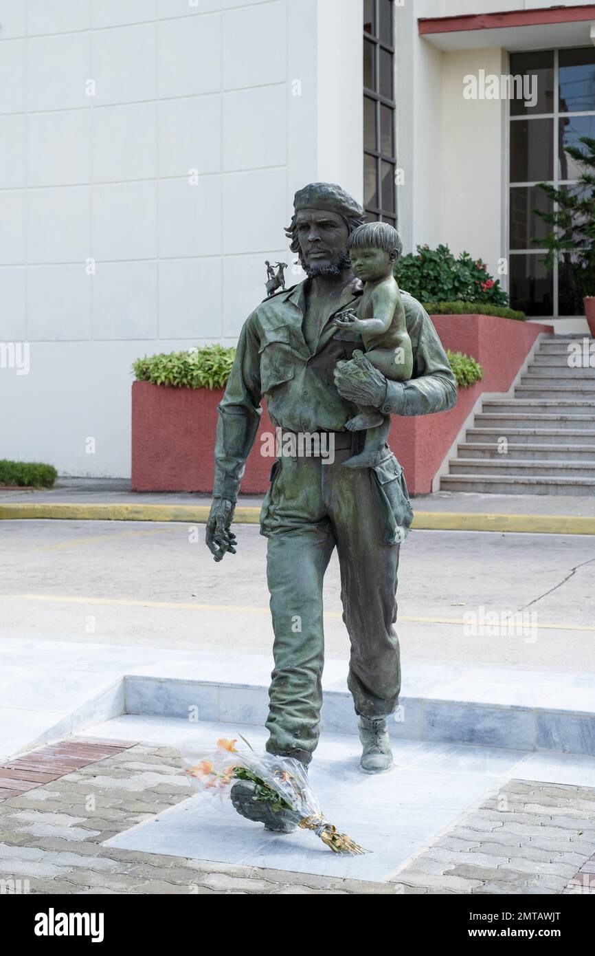 Estatua Che y Niño, statue of Che Guevara with a child, Santa Clara ...