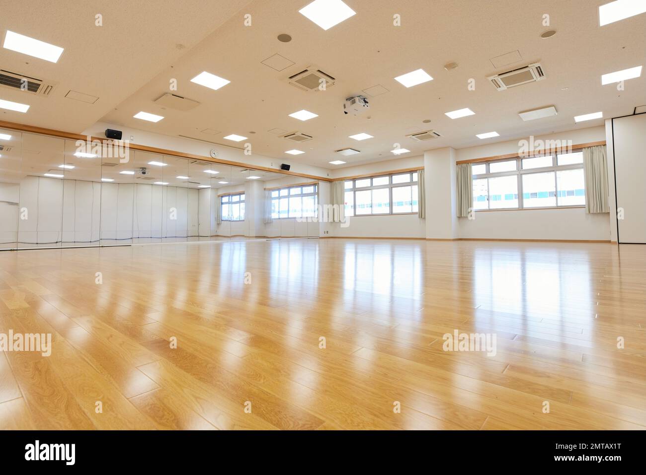 Indoor people lighting hi-res stock photography and images - Alamy