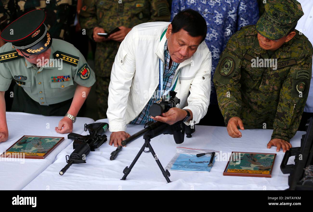 Philippine President Rodrigo Duterte checks a Chinese-made CS/LR4A ...