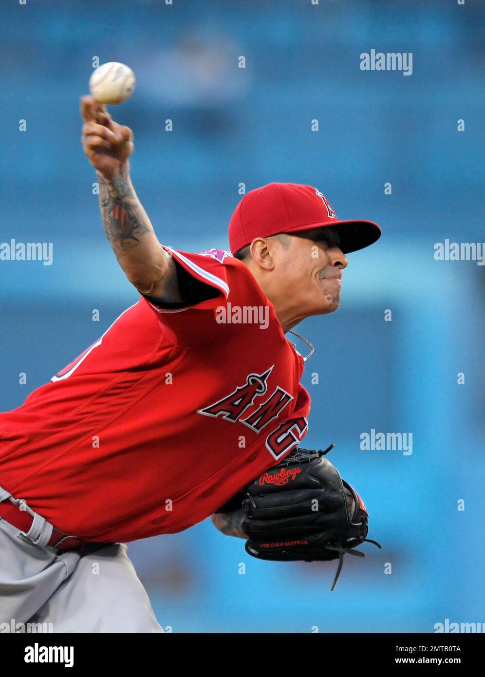 Los Angeles Angels starting pitcher Jesse Chavez throws to the plate ...