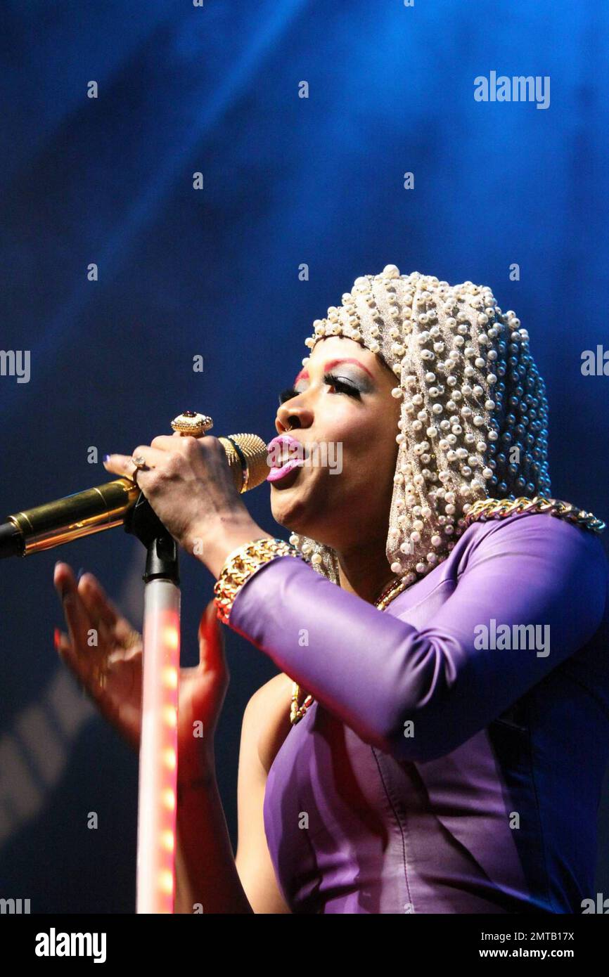 American pop singer Kelis (Kelis Jones) performs during 'Perez Hilton's ...