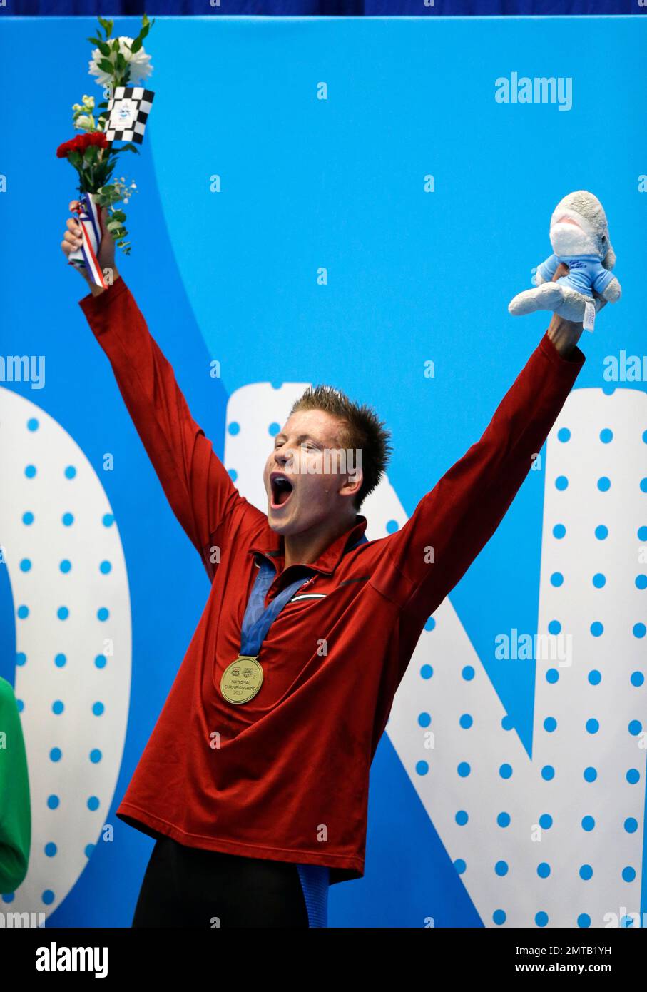 True Sweetser celebrates winning the men's 1,500-meter freestyle at the ...