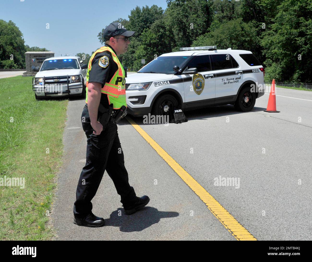 Huntsville Police officers block an entrance to Redstone Arsenal ...