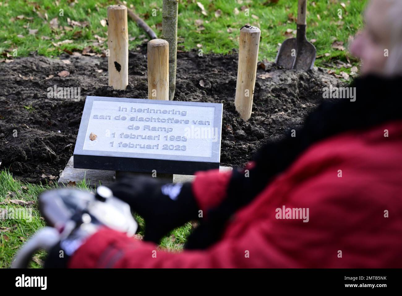 ZUIDLAND - Visitors at the wreath laying at the unveiling of the plaque ...