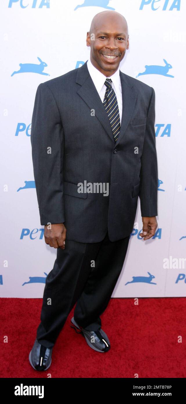 Kevin Eubanks walks the red carpet at PETA's 30th Anniversary Gala ...