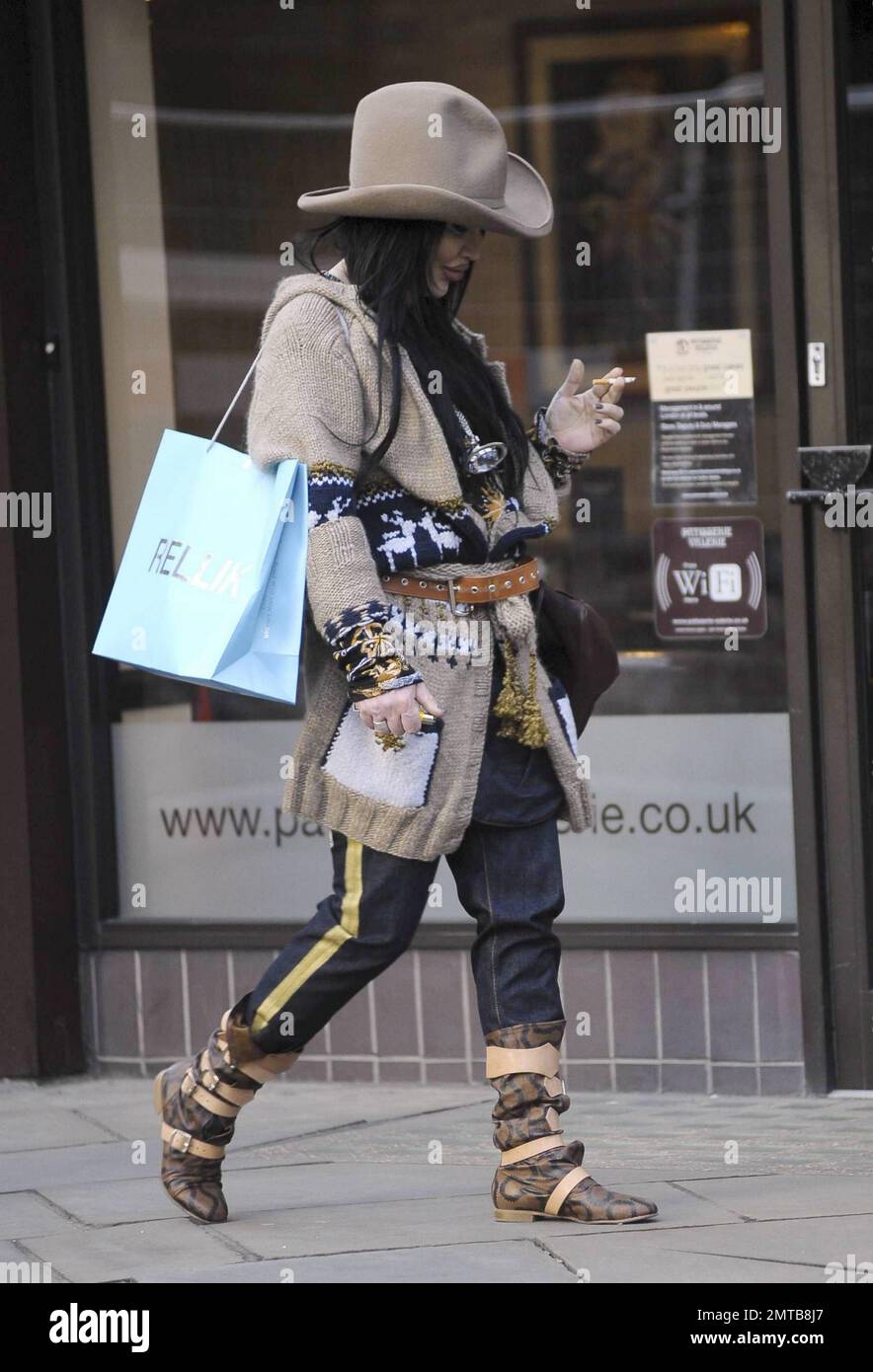 Dead or alive band pete burns hi-res stock photography and images - Alamy