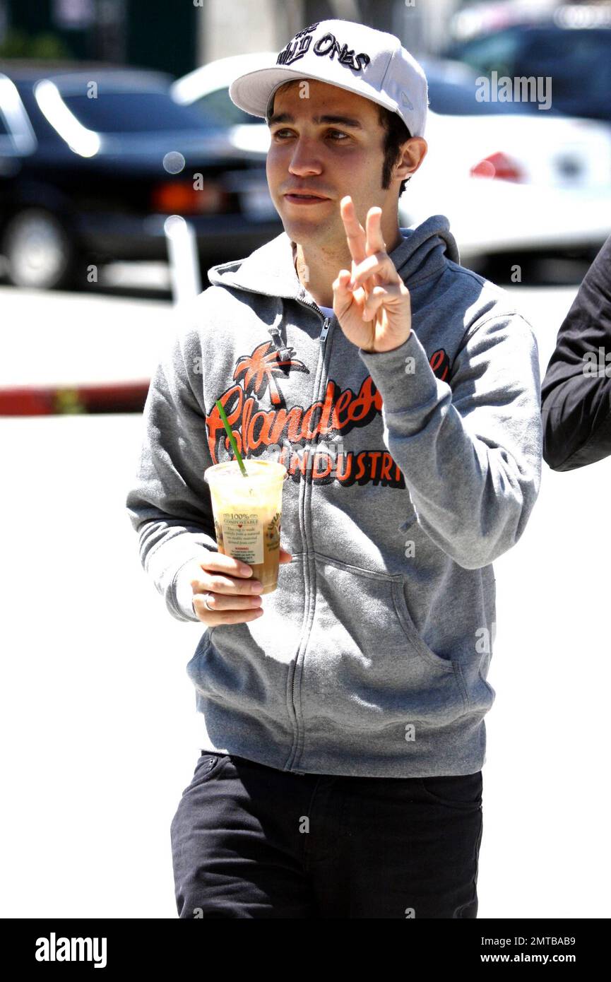 Two days after celebrating his 32nd birthday, Fall Out Boy bassist Pete ...