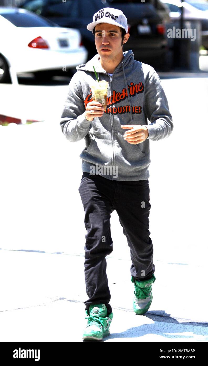 Two days after celebrating his 32nd birthday, Fall Out Boy bassist Pete ...