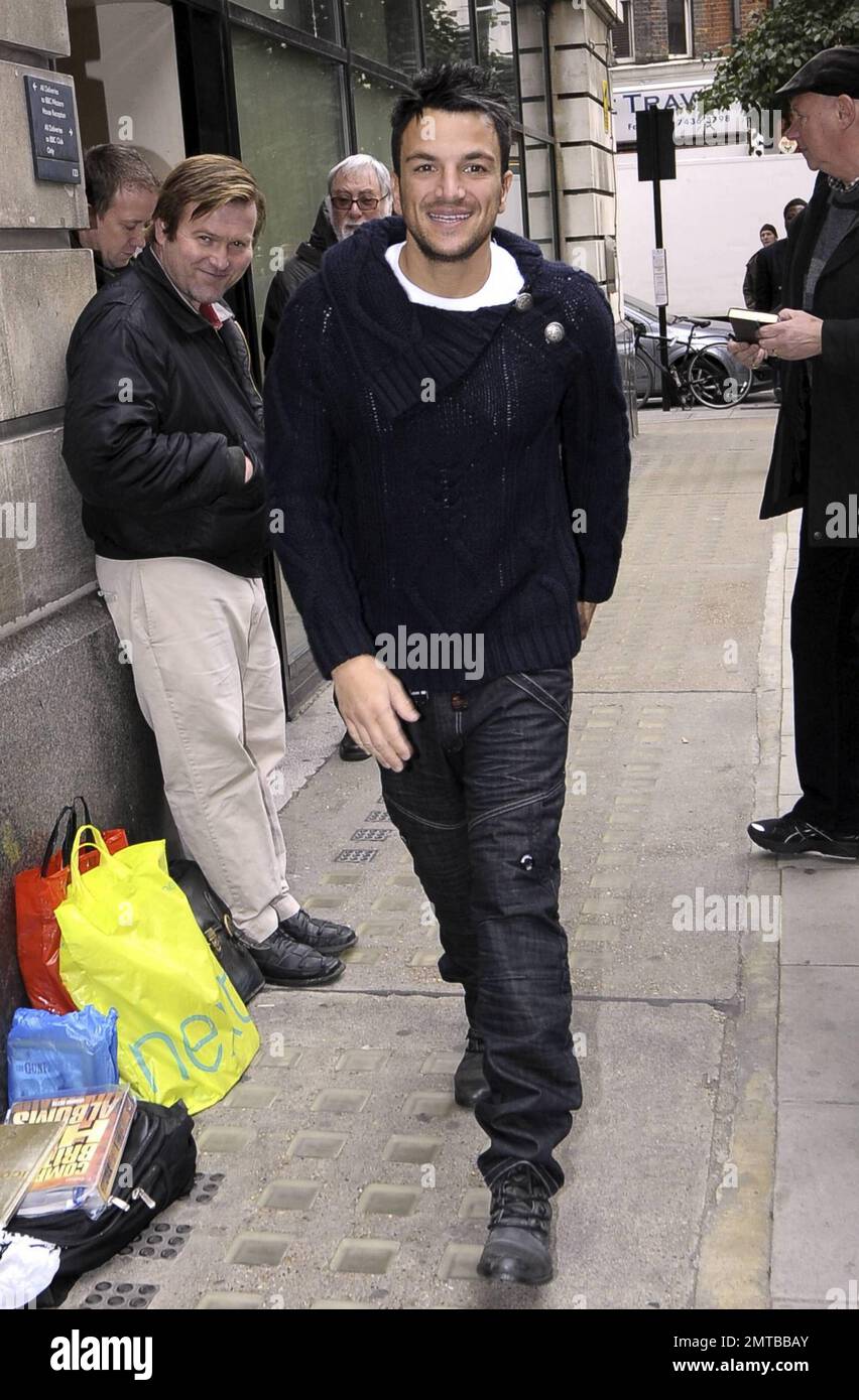 Wearing a classic cable-knit sweater and jeans, Peter Andre is all ...