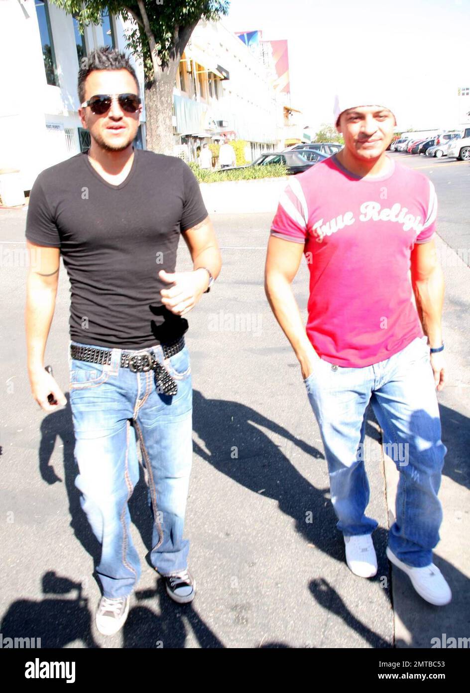 Aussie singing sensation Peter Andre lunches at a trendy Sunset Plaza ...