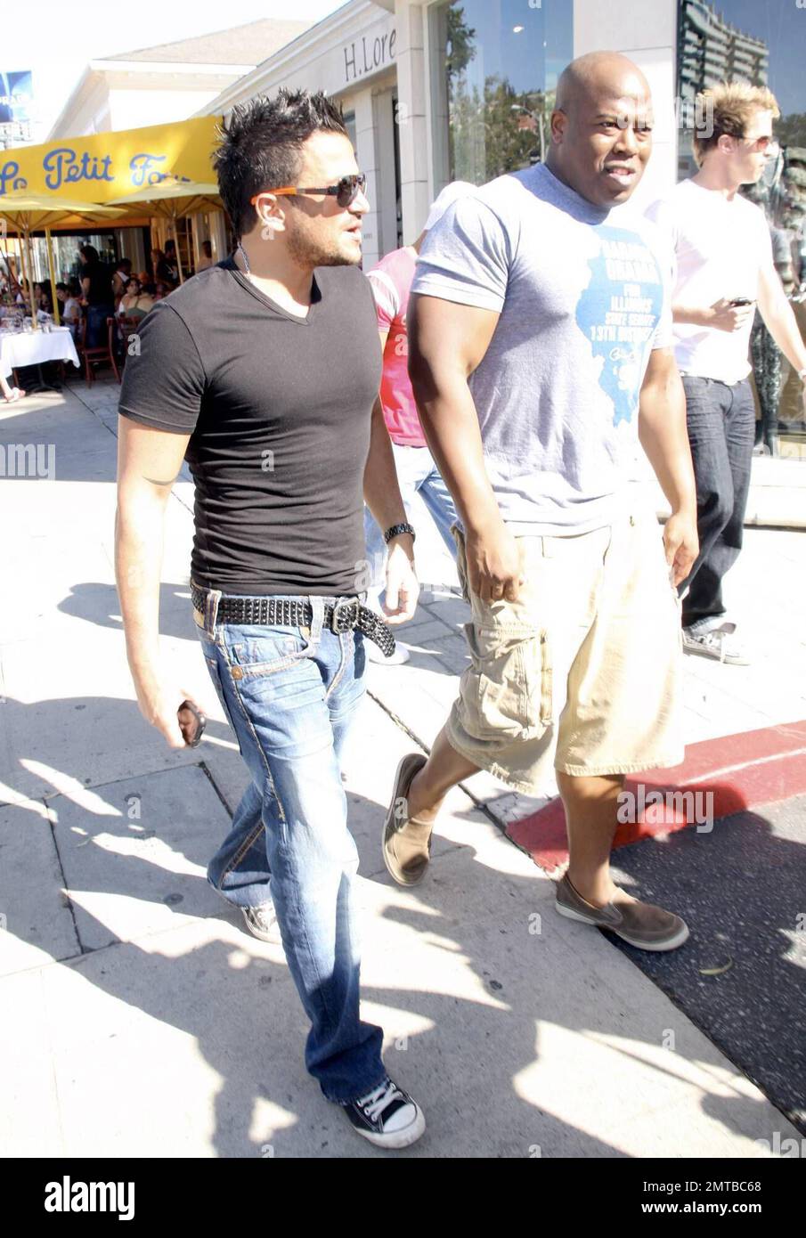 Aussie singing sensation Peter Andre lunches at a trendy Sunset Plaza ...