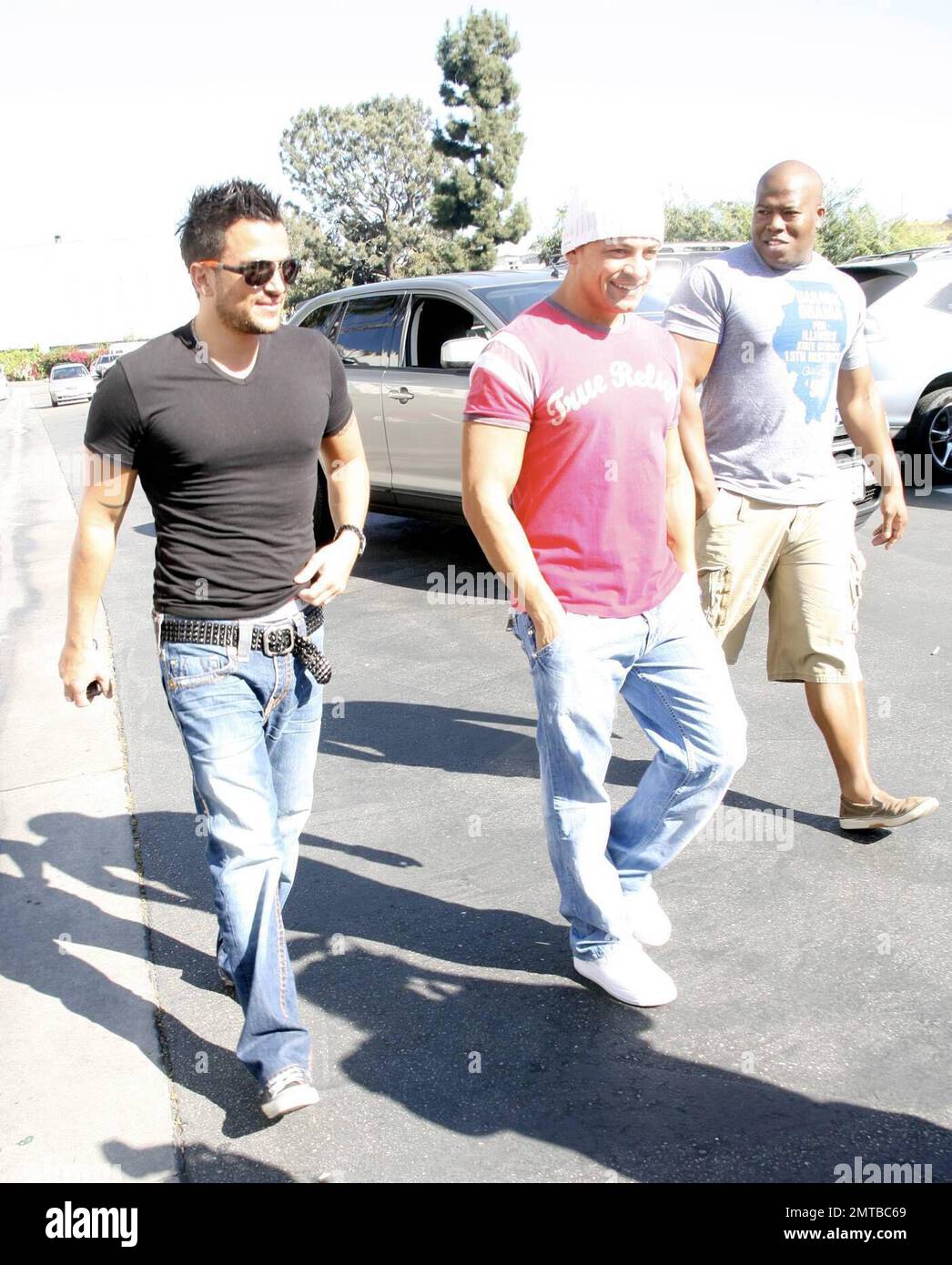 Aussie singing sensation Peter Andre lunches at a trendy Sunset Plaza ...