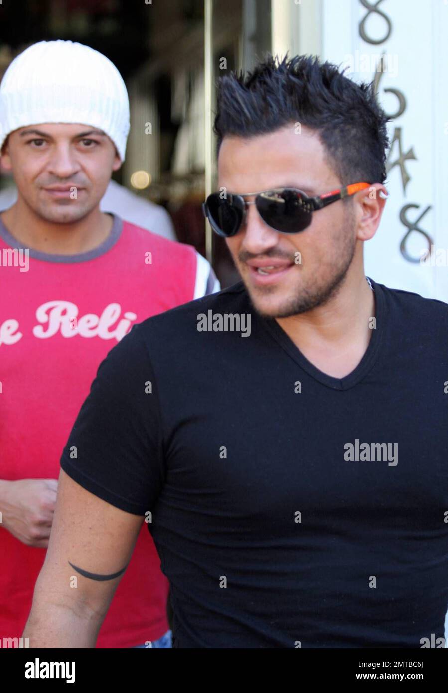 Aussie singing sensation Peter Andre lunches at a trendy Sunset Plaza ...