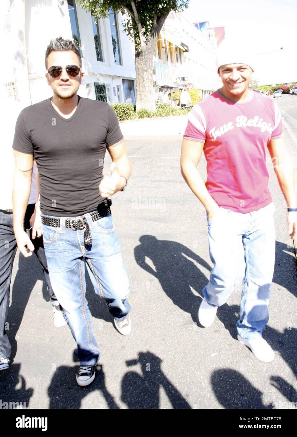 Aussie singing sensation Peter Andre lunches at a trendy Sunset Plaza ...