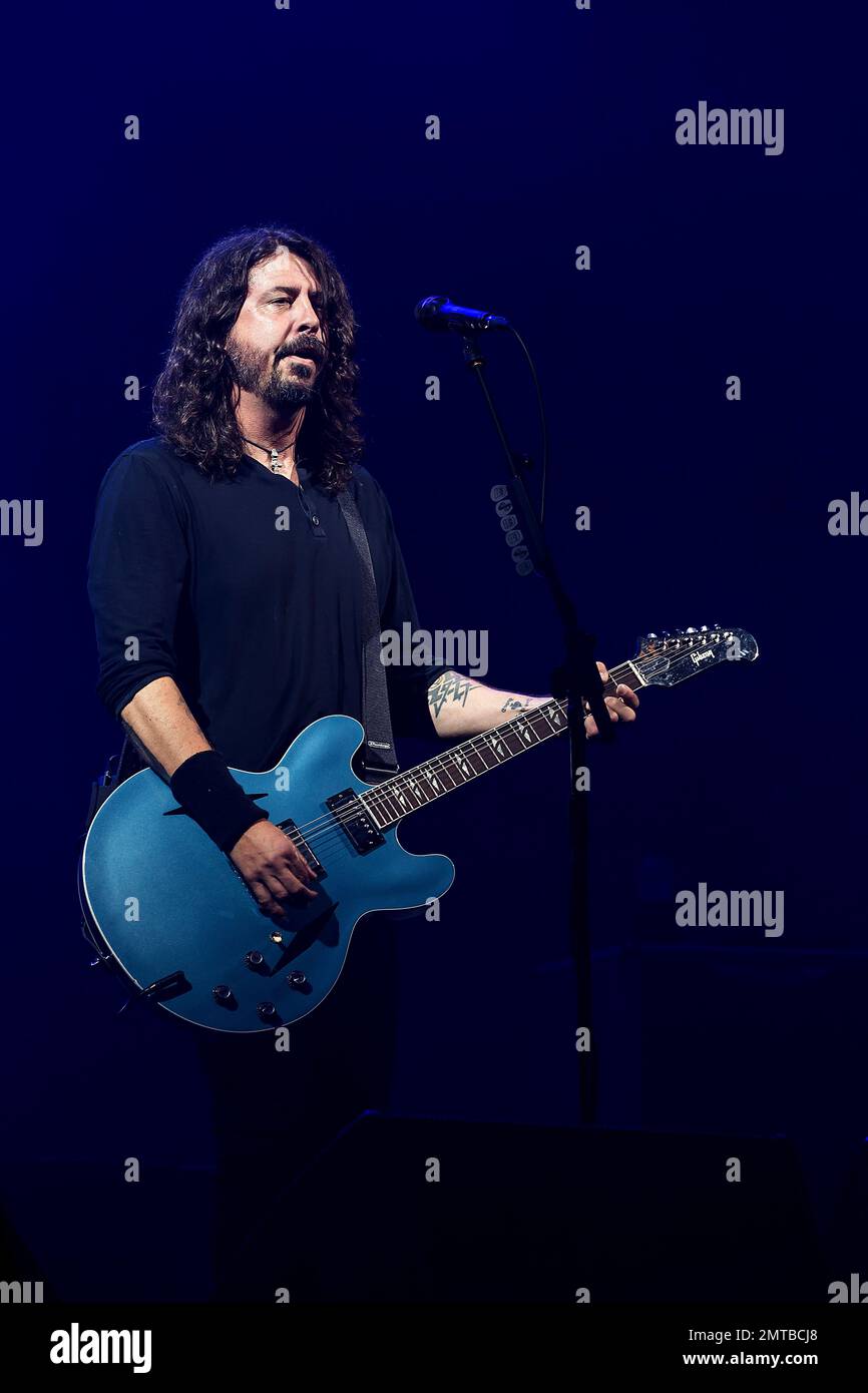 Singer Dave Grohl performs with his group 'Foo Fighters' at the ...
