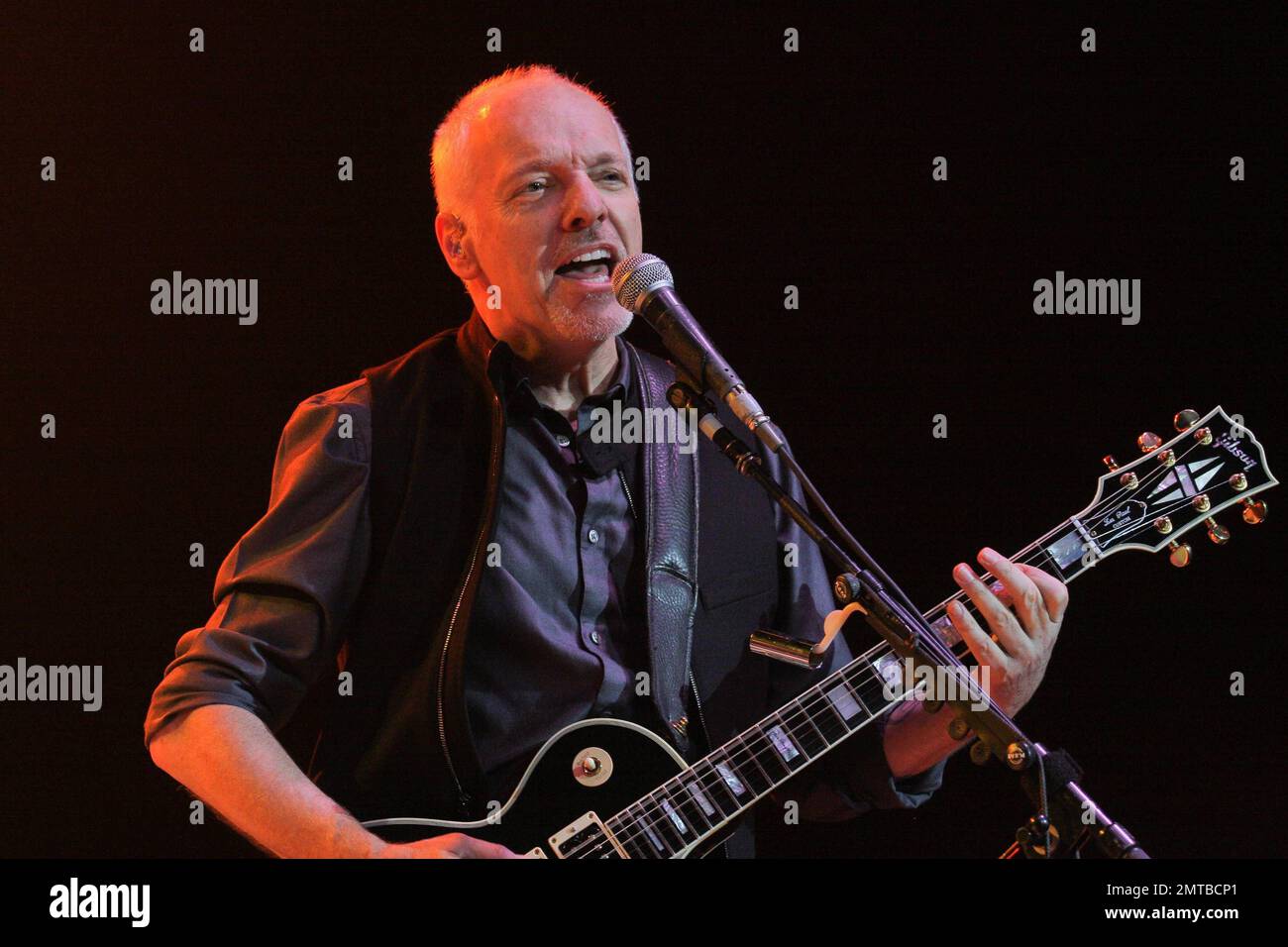 Peter Frampton brings his 'Frampton Comes Alive! 35 Tour' to a sold out ...