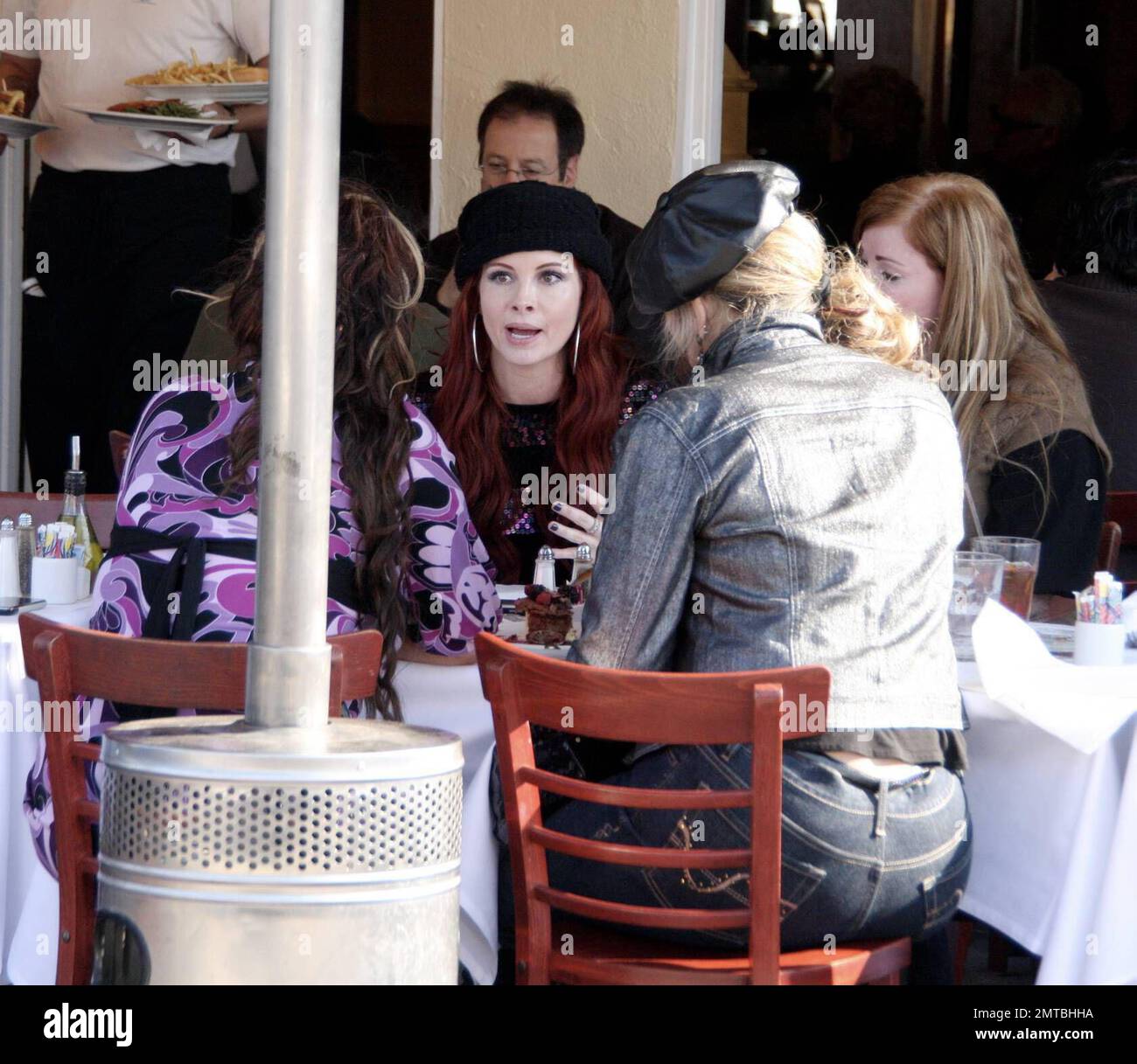 Exclusive!! Phoebe Price lunches with pals on Sunset Plaza, West Hollywood, CA. 12/14/07 Stock ...