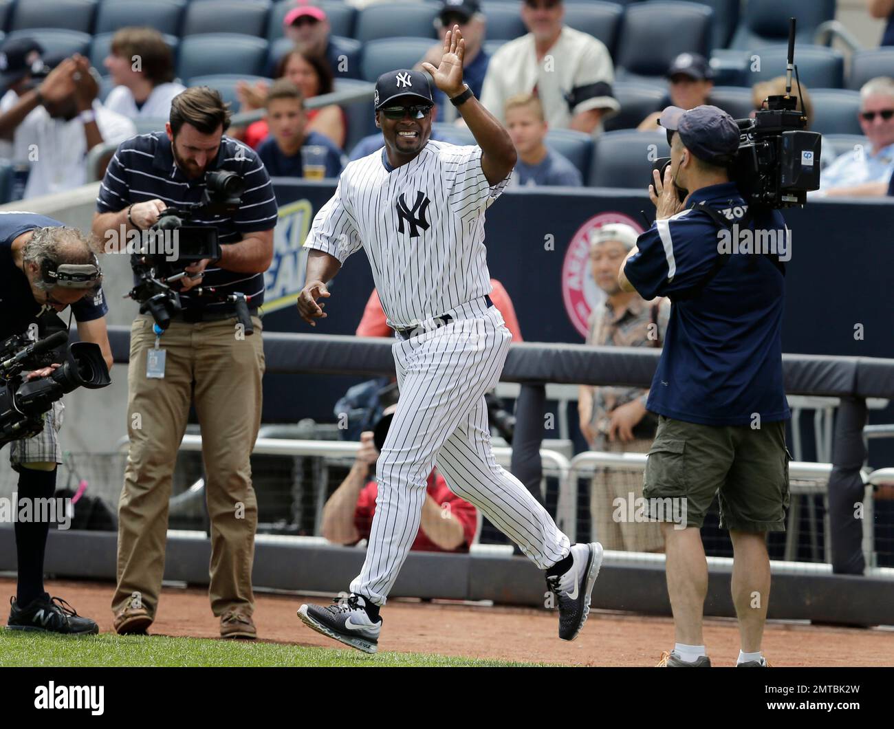 Former New York Yankee Homer Bush waves during Old-Timers' Day at ...