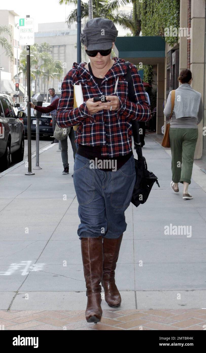 Singer Pink keeps her head as she texts while strolling in Beverly ...