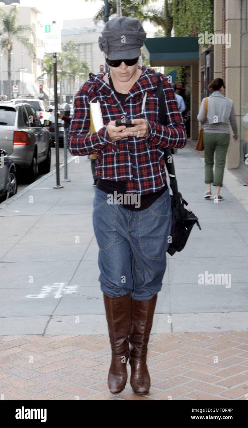 Singer Pink keeps her head as she texts while strolling in Beverly ...