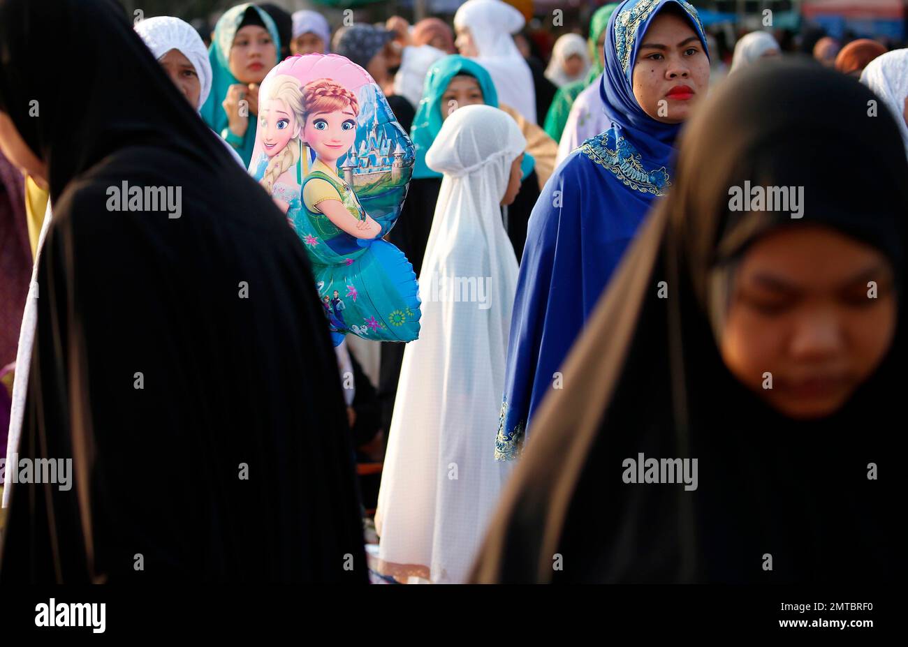 Filipino Muslims attend the early morning prayers at Manila's Rizal ...