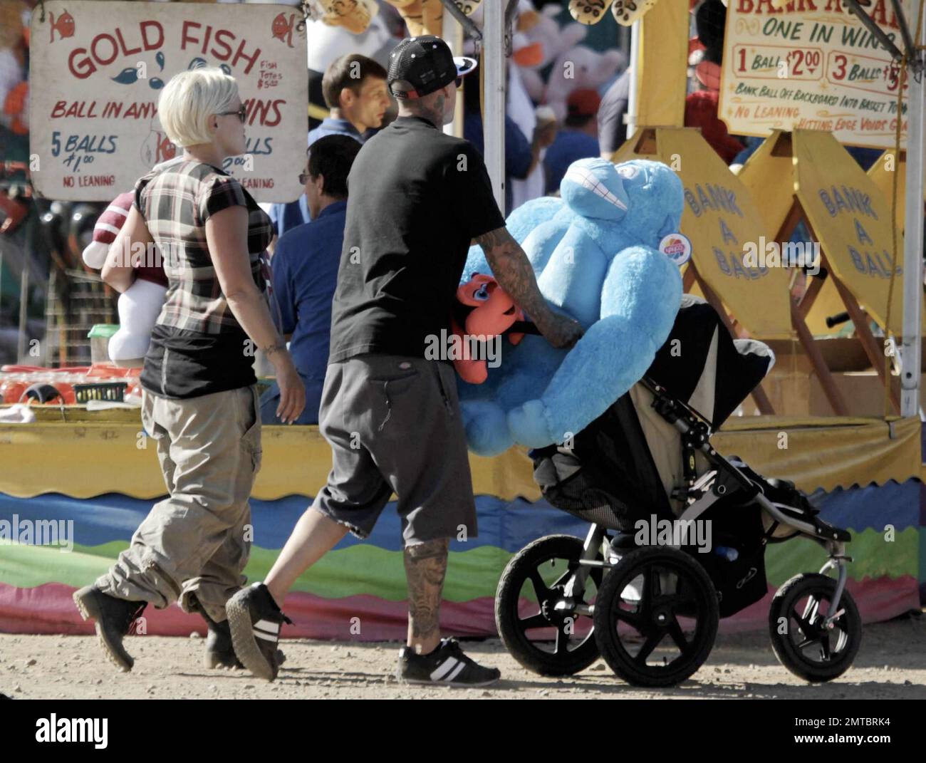 Pink willow singer hi-res stock photography and images - Alamy