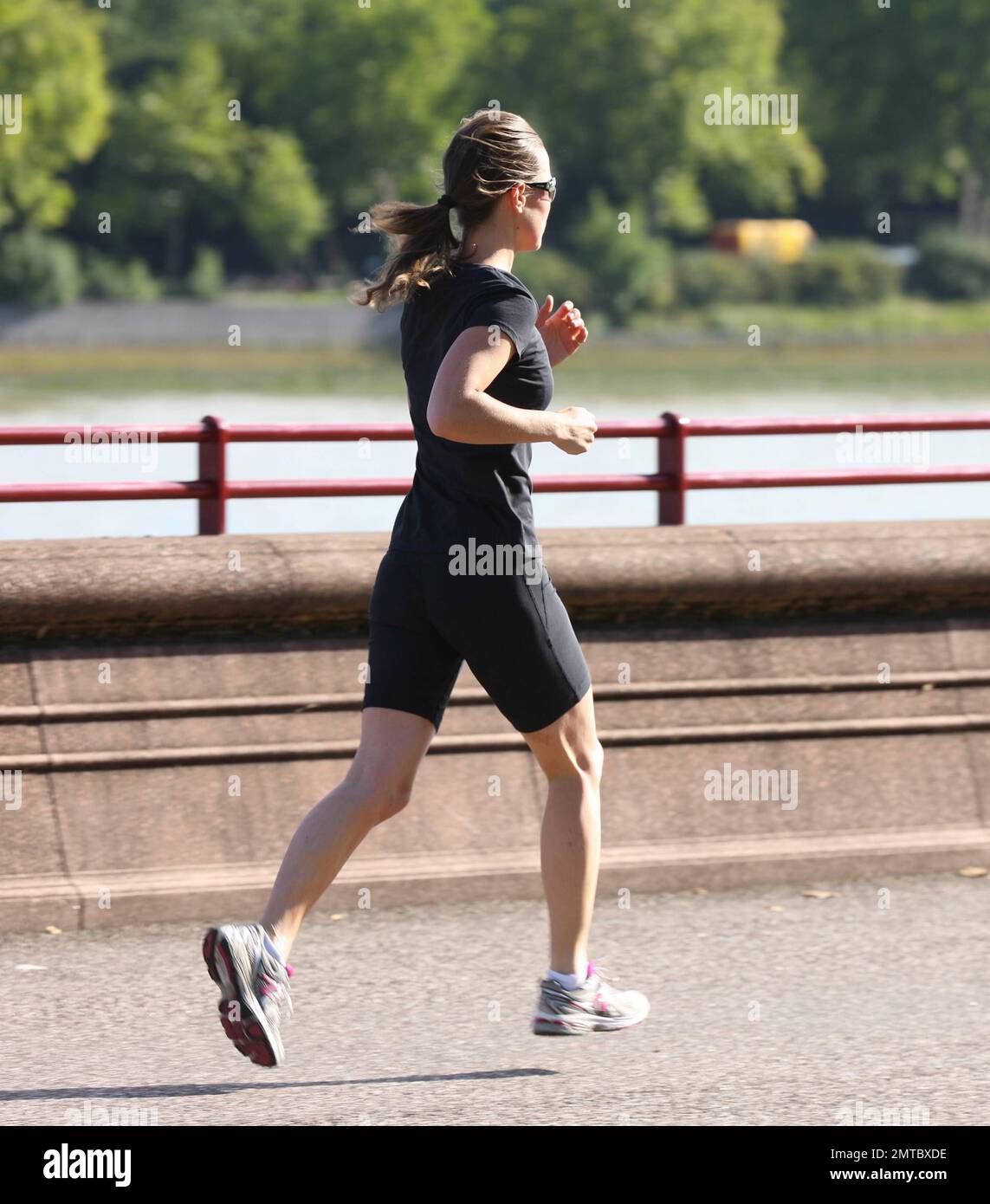 Pippa Middleton shows how she keeps her incredible figure with a jog ...