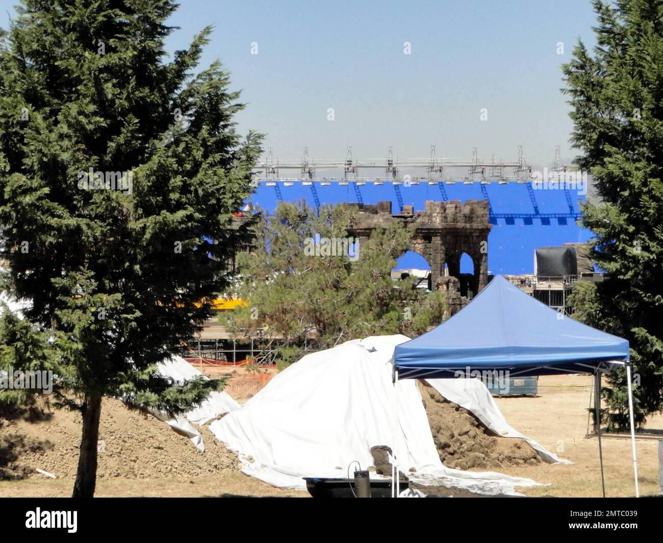 EXCLUSIVE!! This is the set of the new film "Pirates of the Caribbean ...