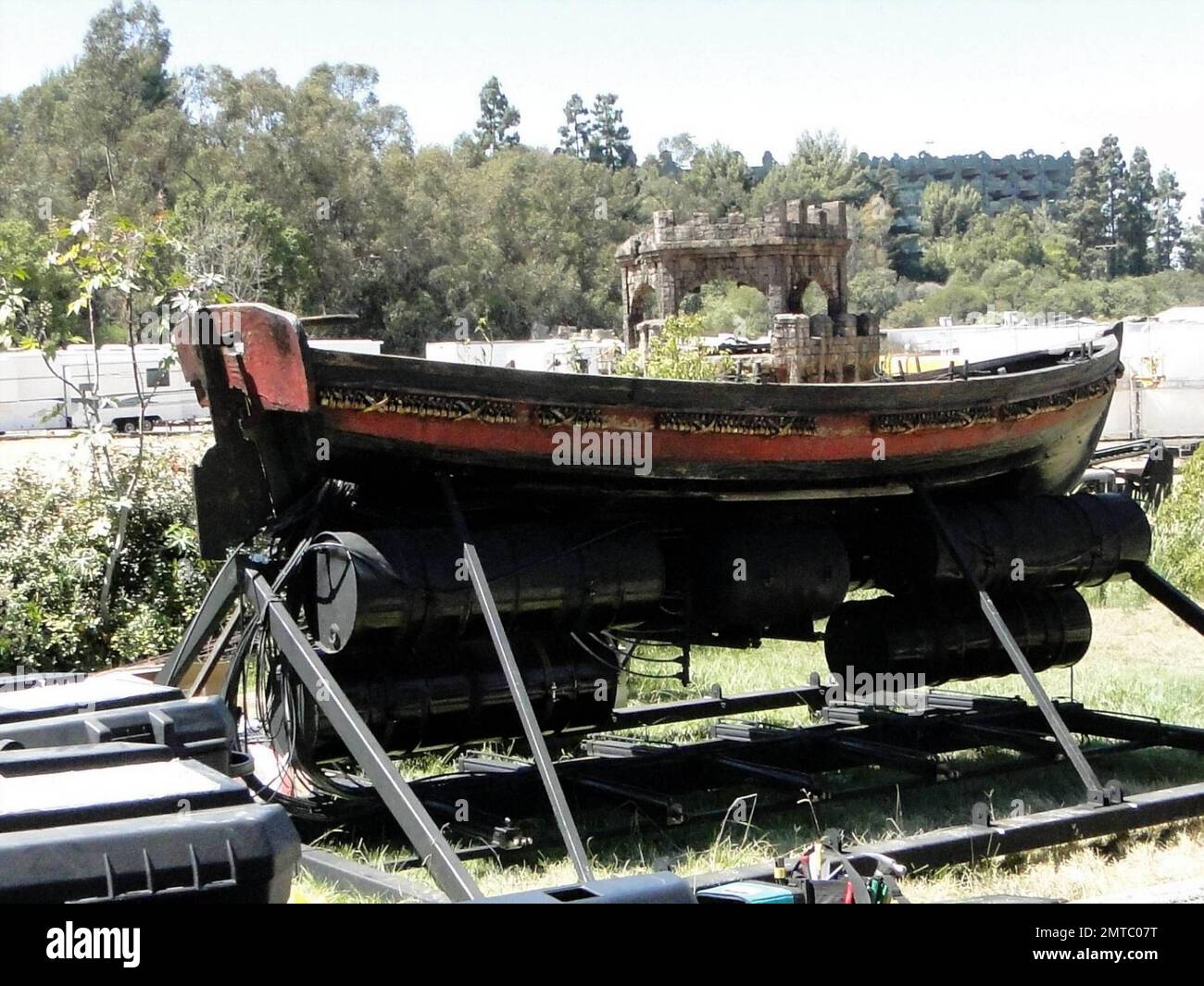 EXCLUSIVE!! This is the set of the new film "Pirates of the Caribbean ...