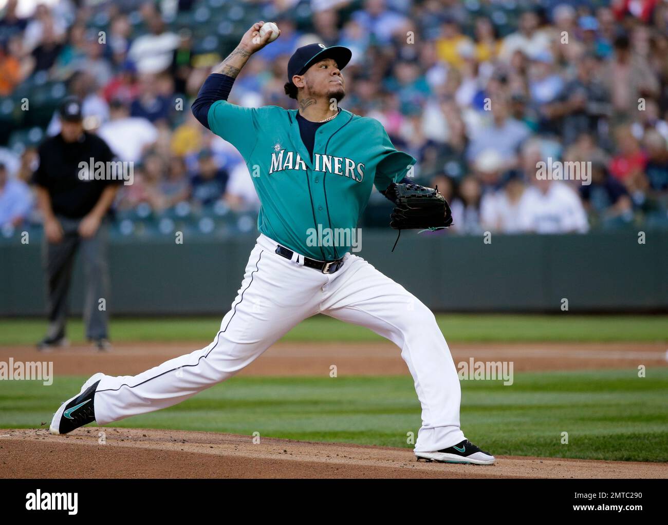 Seattle Mariners starting pitcher Felix Hernandez throws against the ...