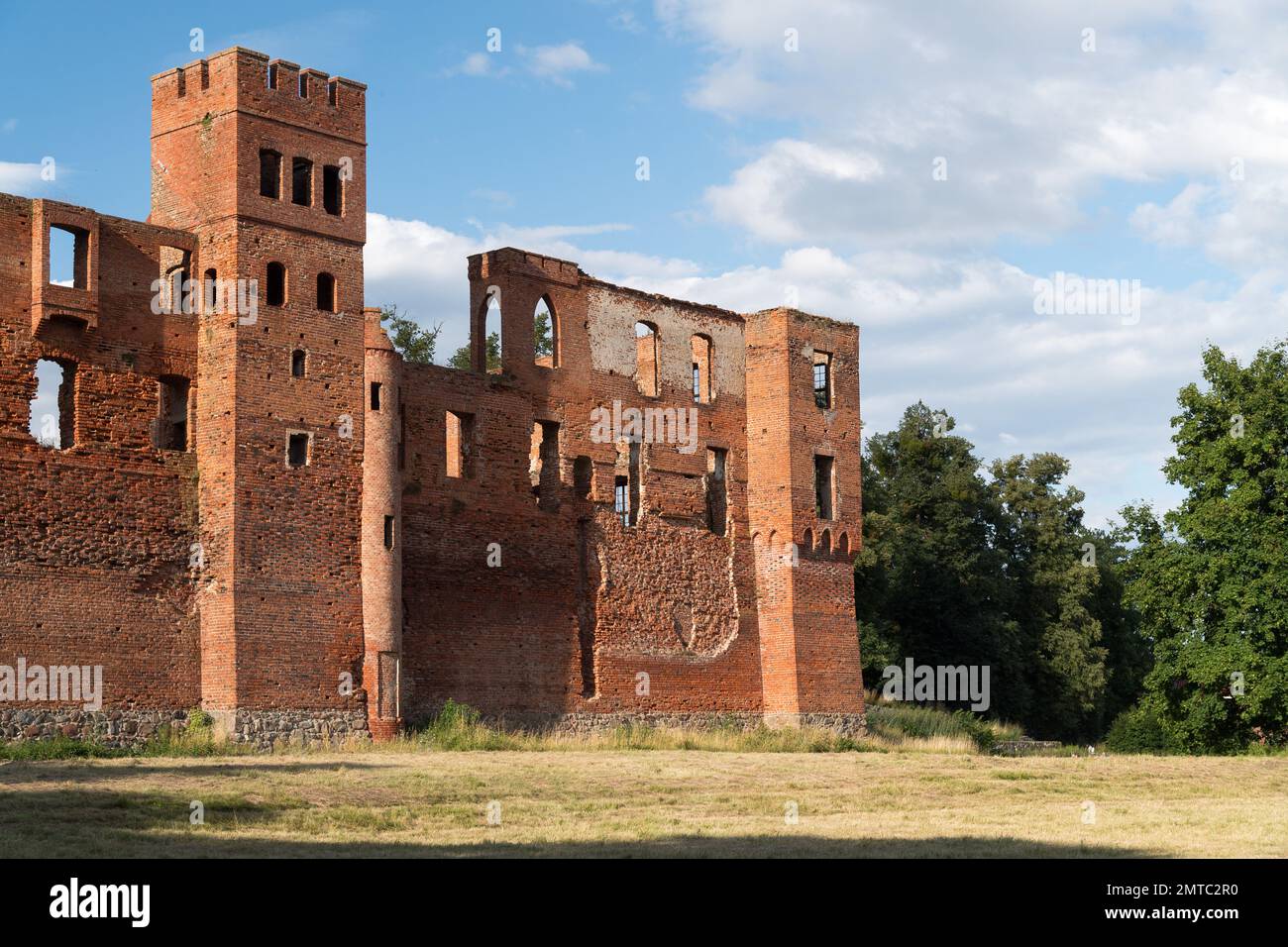 Ruins of the Gothic Szymbark castle in Szymbark, Poland © Wojciech ...