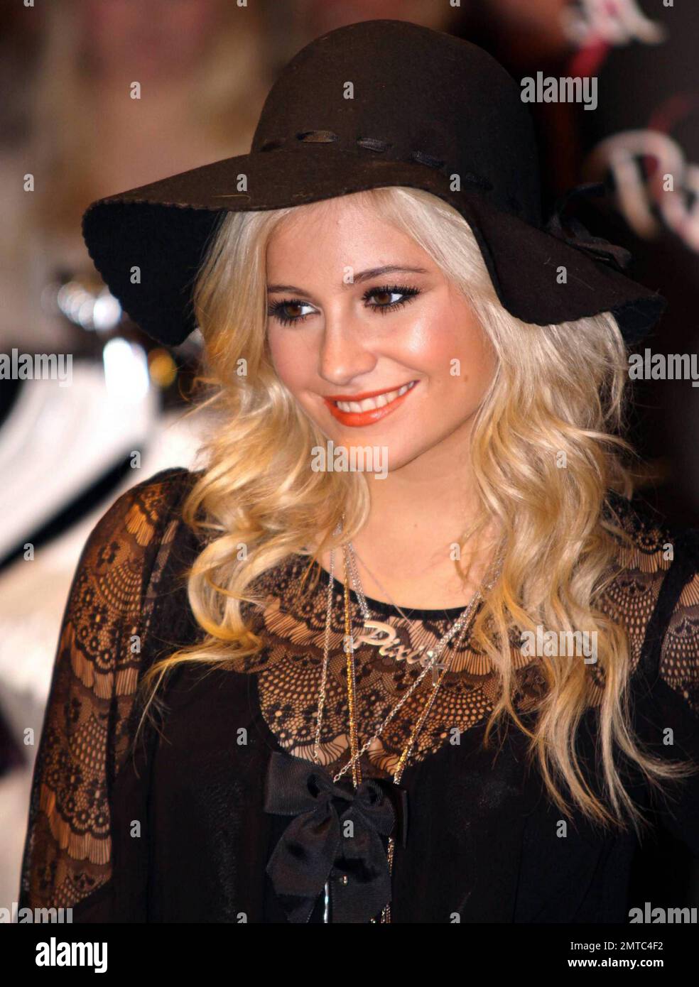Pixie lott pixie lott lipsy hi-res stock photography and images - Alamy