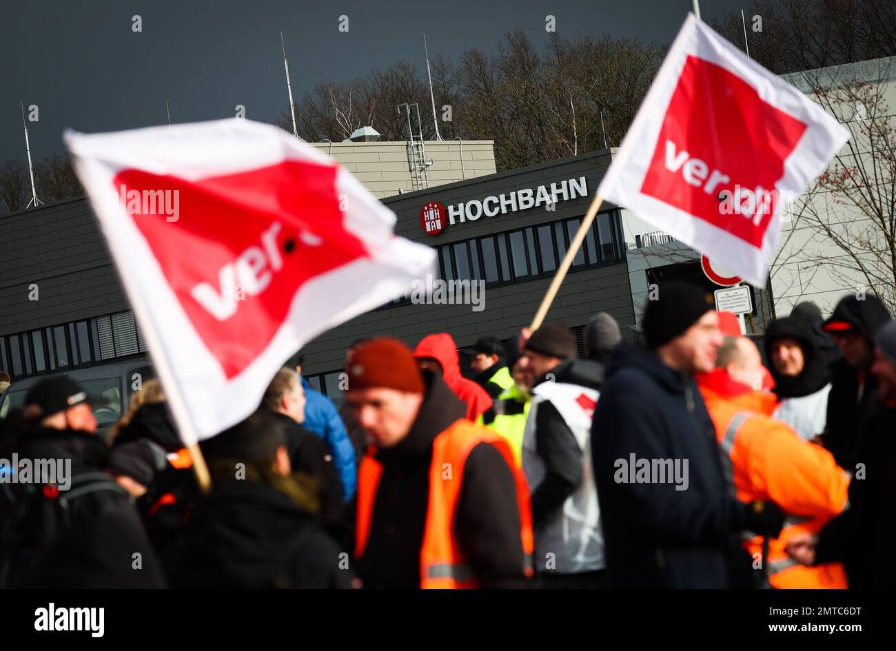 Hamburg, Germany. 01st Feb, 2023. Striking employees stand at a picket ...