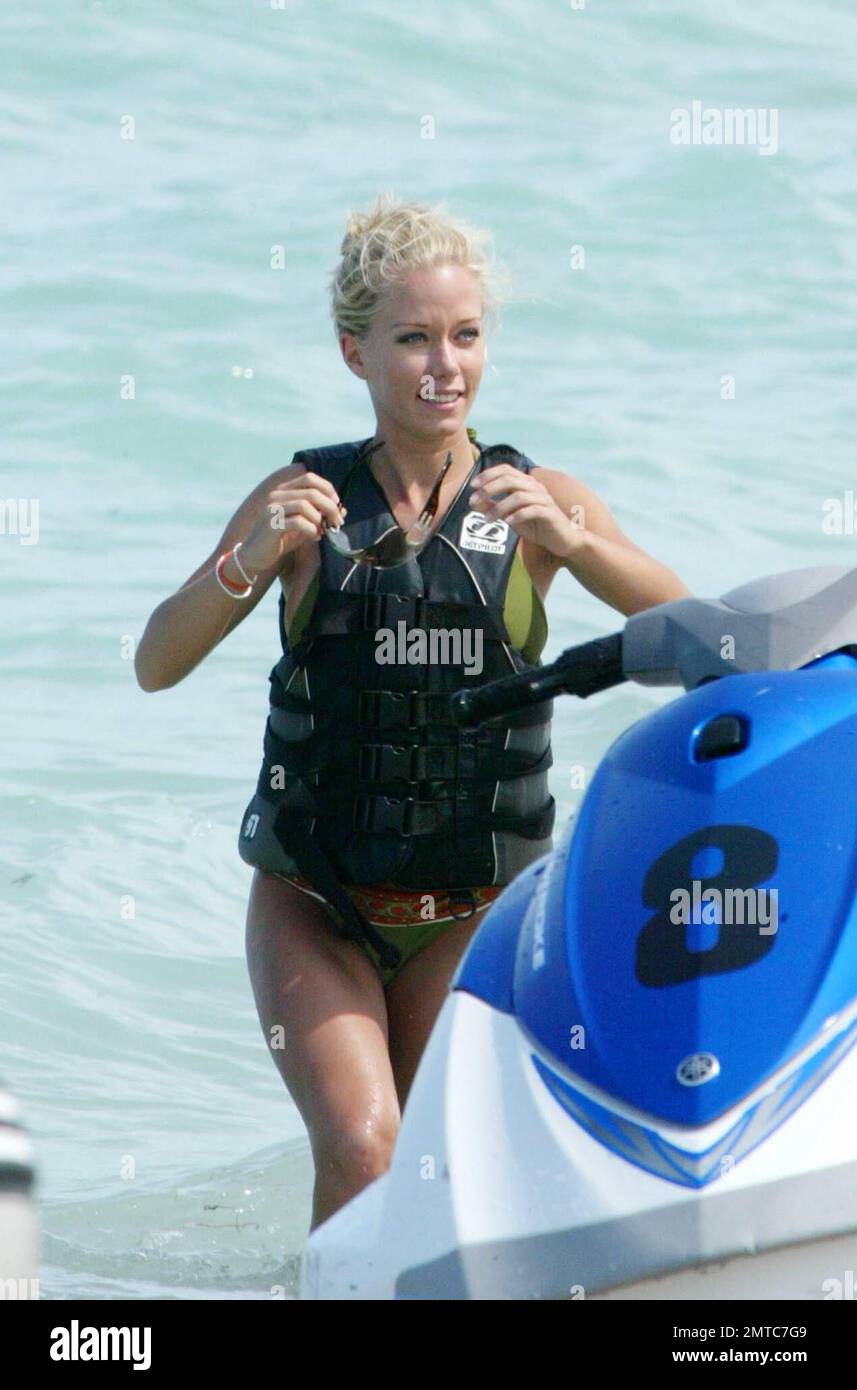 Exclusive!! Playboy Playmate and girlfriend of Hugh Hefner Kendra Wilkinson goes Jetsking and ...