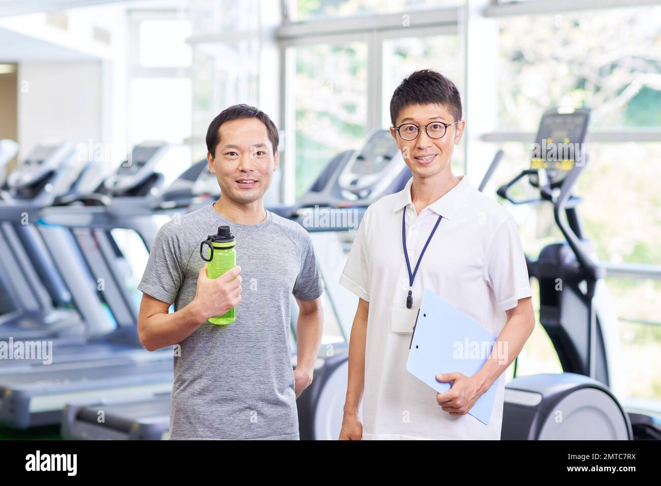 Japanese man training at indoor gym Stock Photo - Alamy