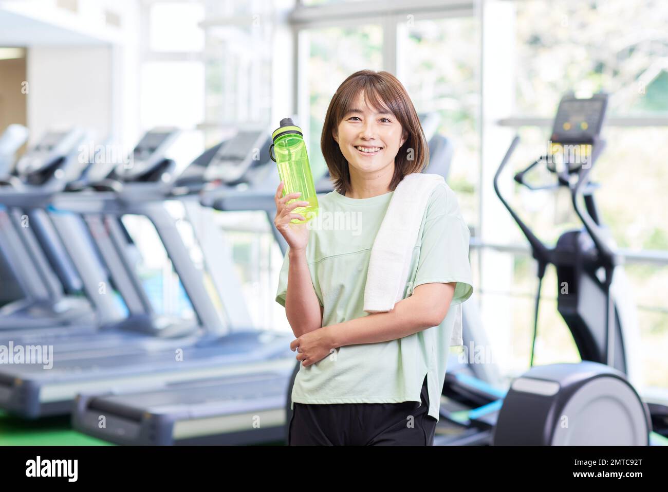Japanese woman training at indoor gym Stock Photo - Alamy