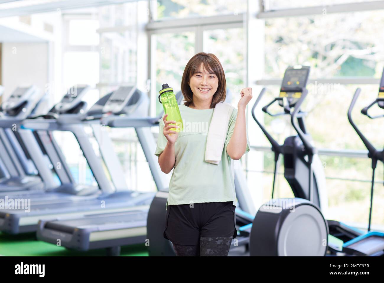 Japanese woman training at indoor gym Stock Photo - Alamy