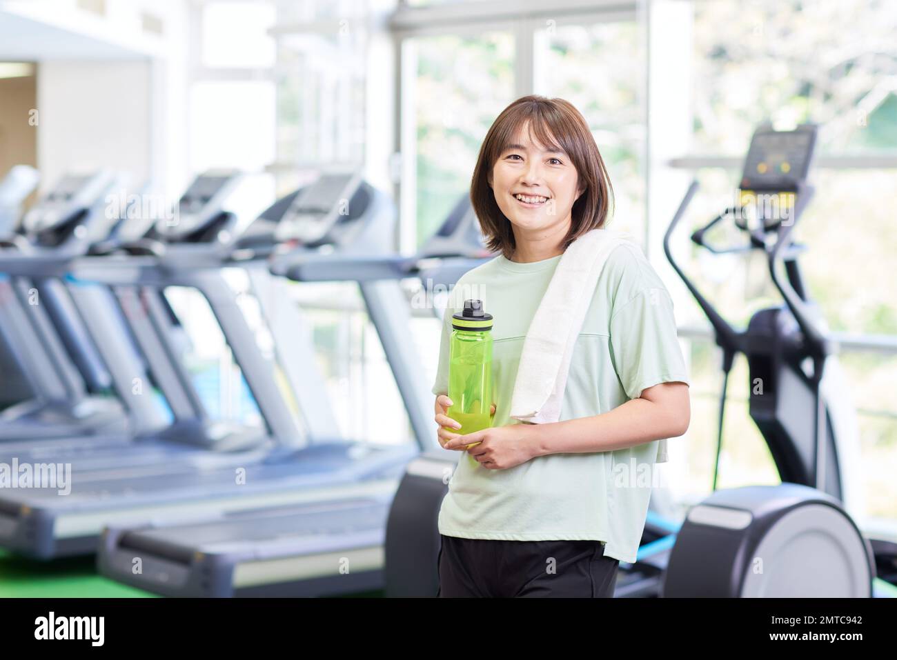 Japanese woman training at indoor gym Stock Photo - Alamy