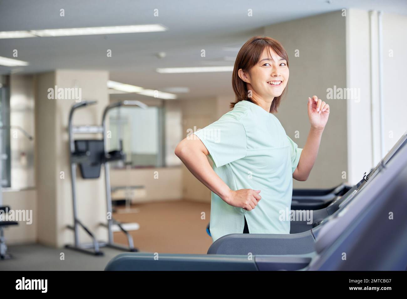 Japanese woman training at indoor gym Stock Photo - Alamy