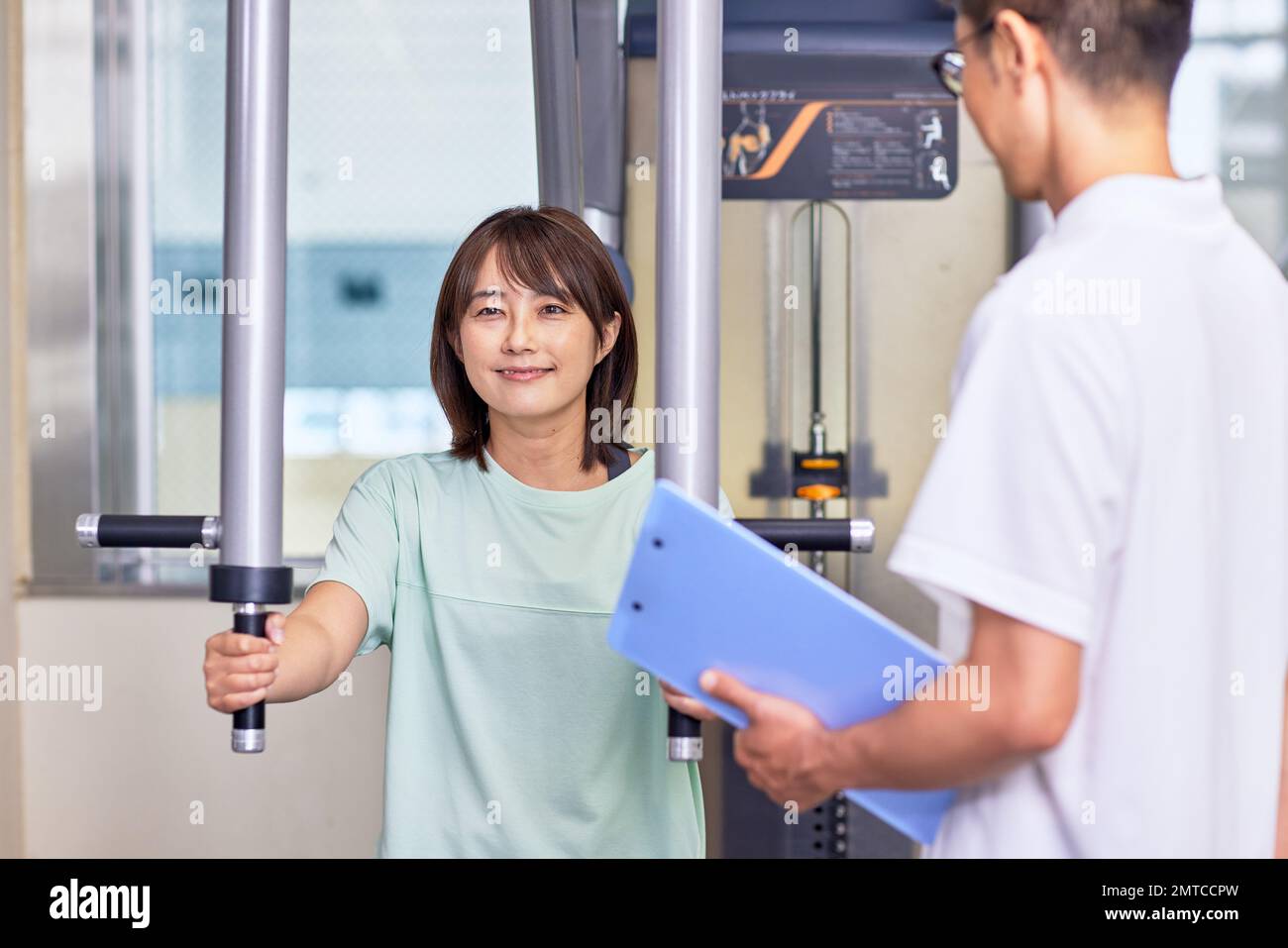 Japanese woman training at indoor gym Stock Photo - Alamy