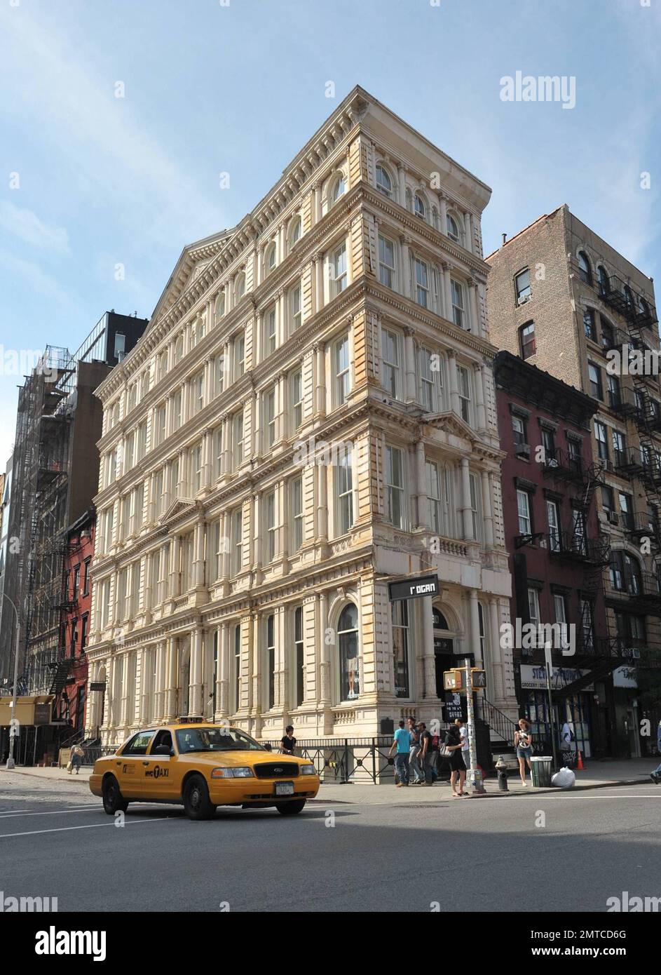 EXCLUSIVE!! Exterior views of the posh apartment building that actress ...