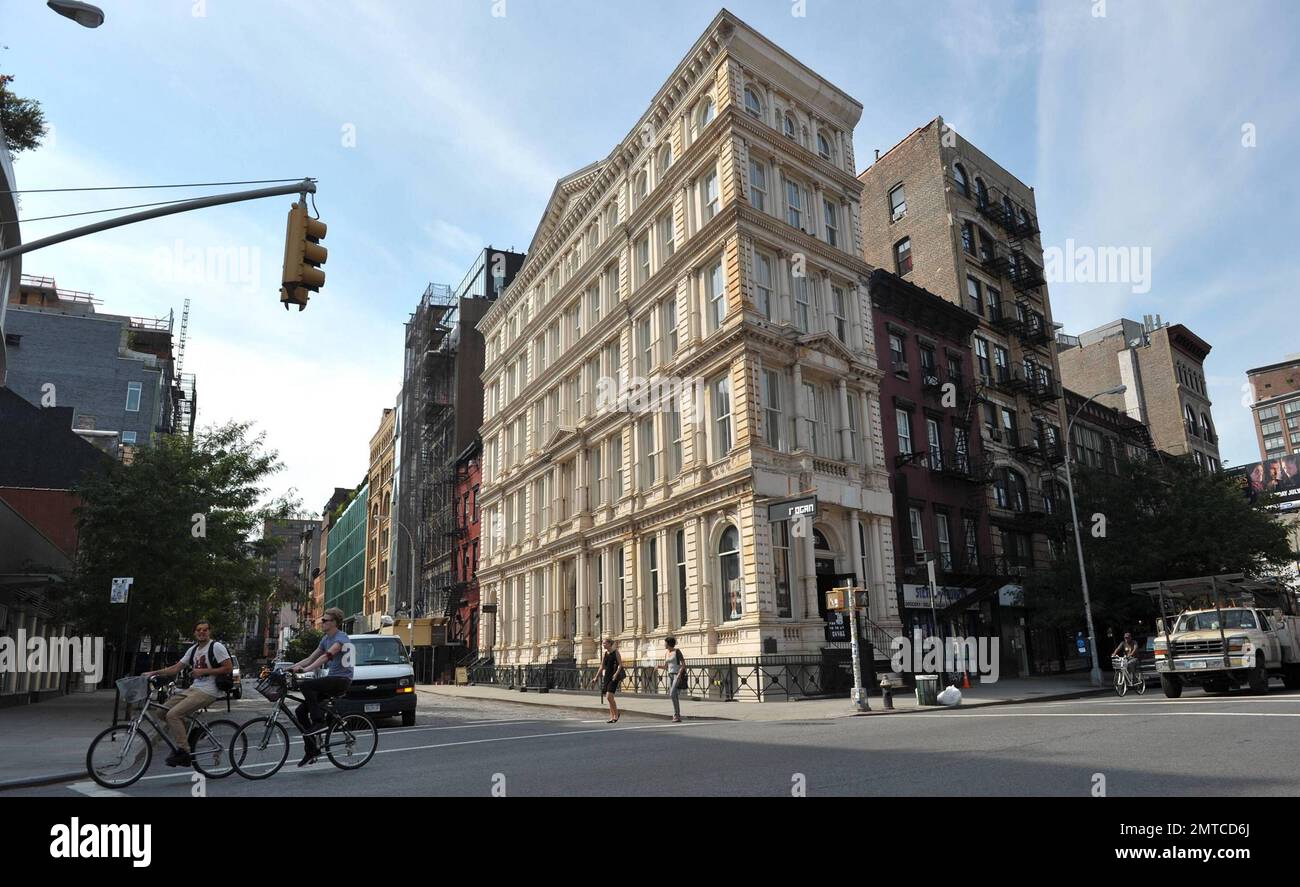 EXCLUSIVE!! Exterior views of the posh apartment building that actress ...