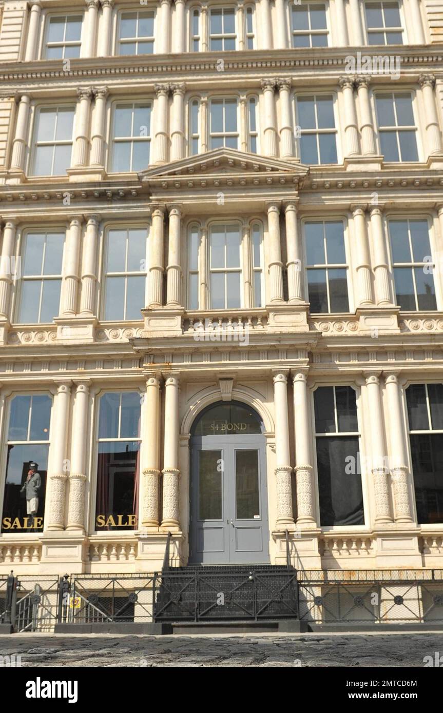 EXCLUSIVE!! Exterior views of the posh apartment building that actress ...