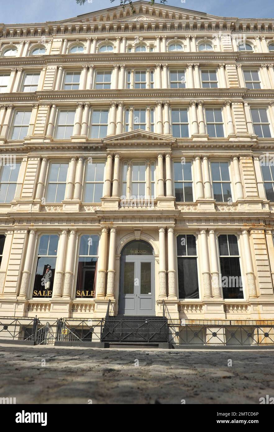 EXCLUSIVE!! Exterior views of the posh apartment building that actress ...