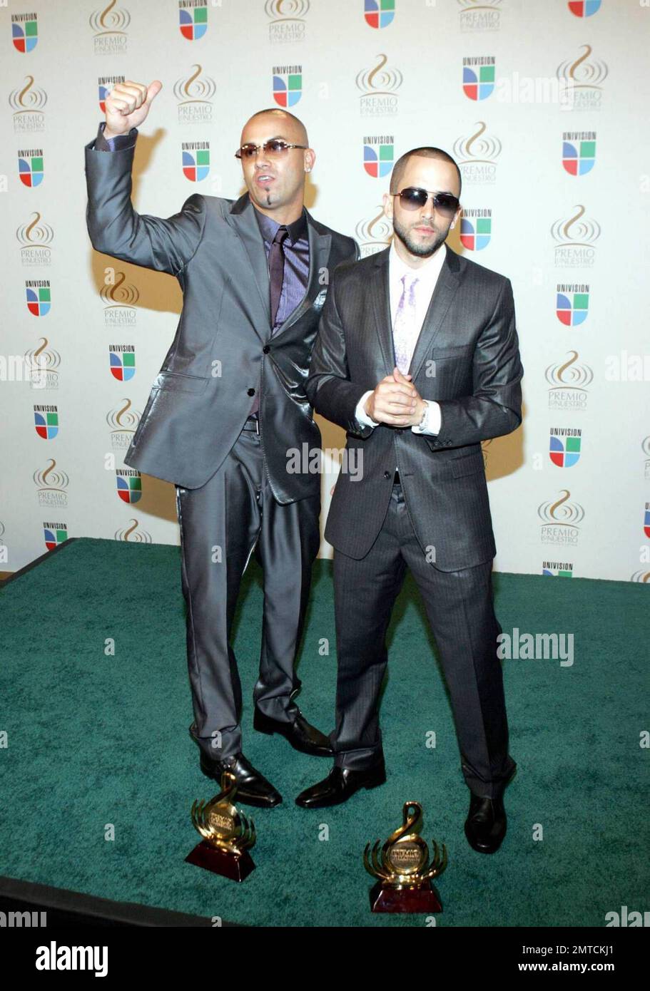 Wisin Y Yandel Lideres Album