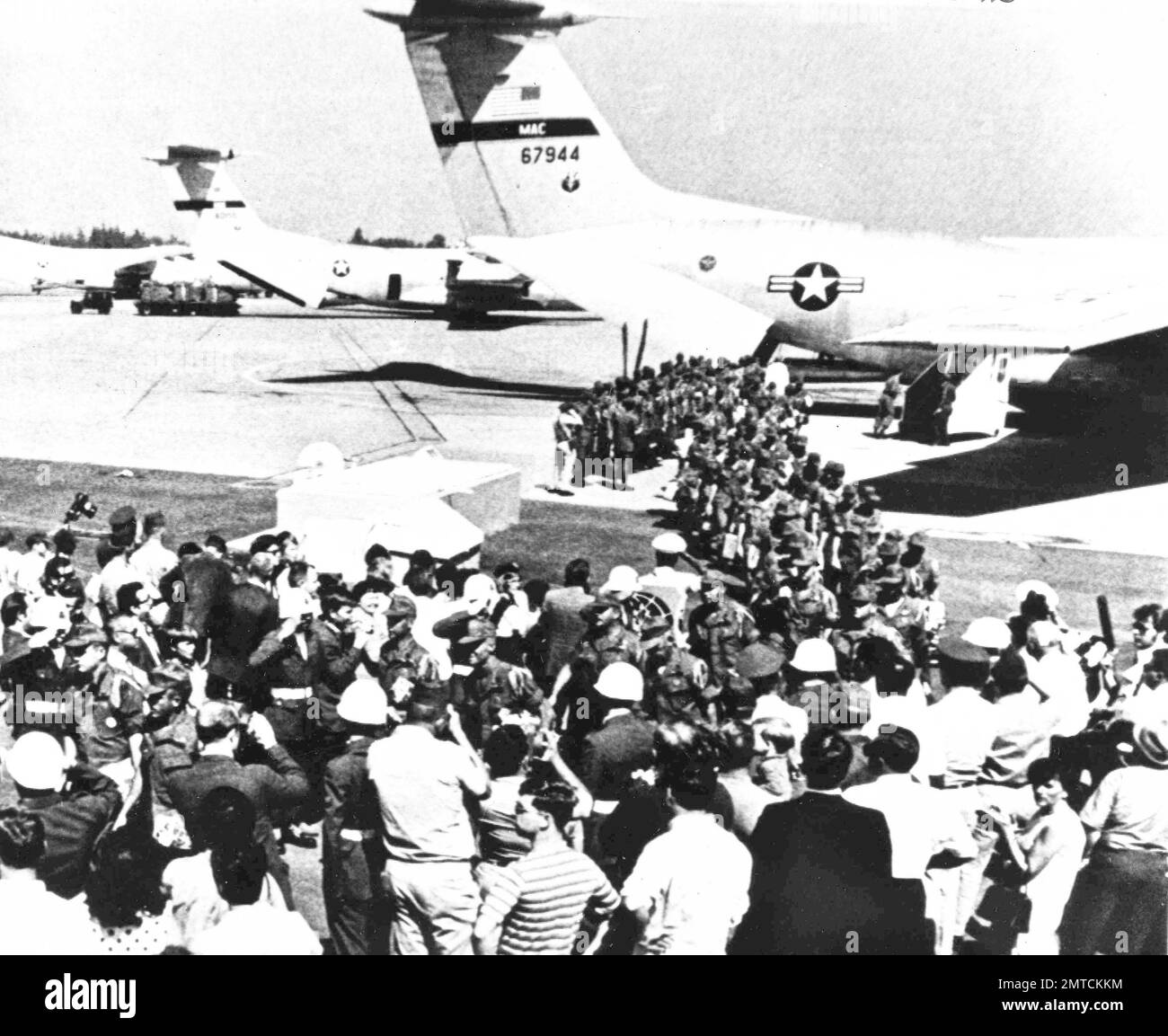 Servicemen who were on the first plane arriving a big airlift from ...