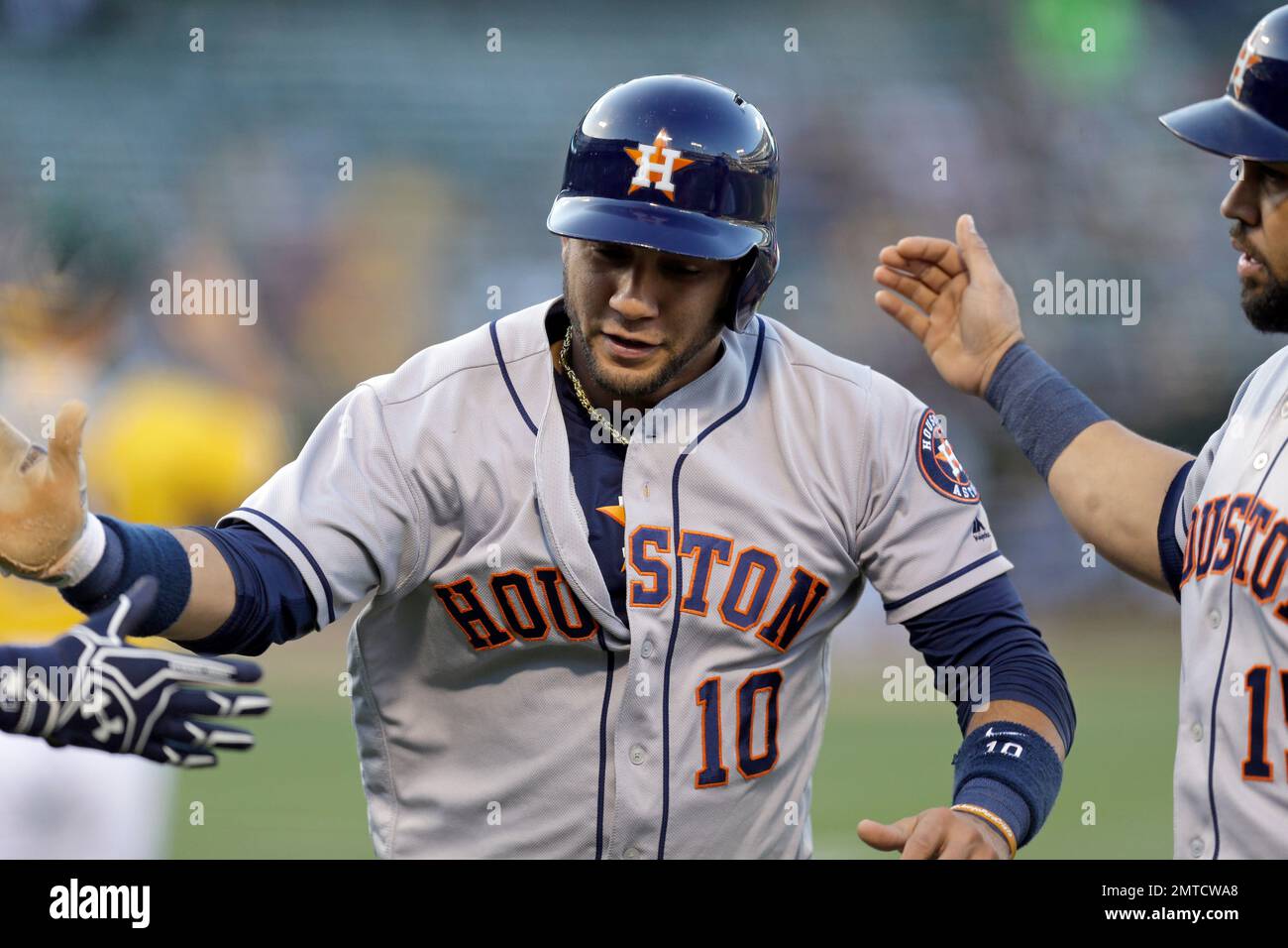 Houston Astros' Yuli Gurriel (10) celebrates with Carlos Beltran, right ...
