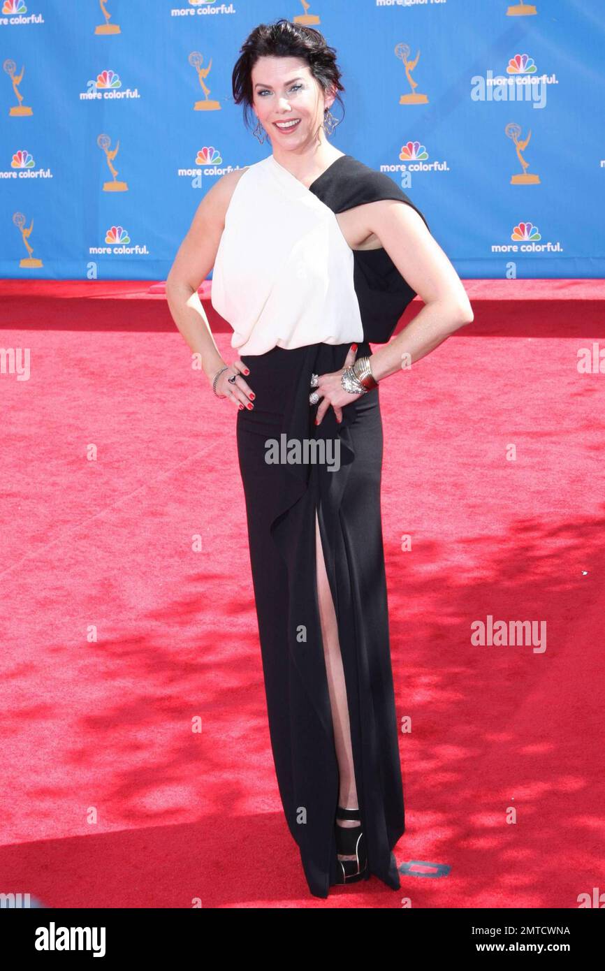 Lauren Graham walks the red carpet for the 62nd Annual Primetime Emmy ...