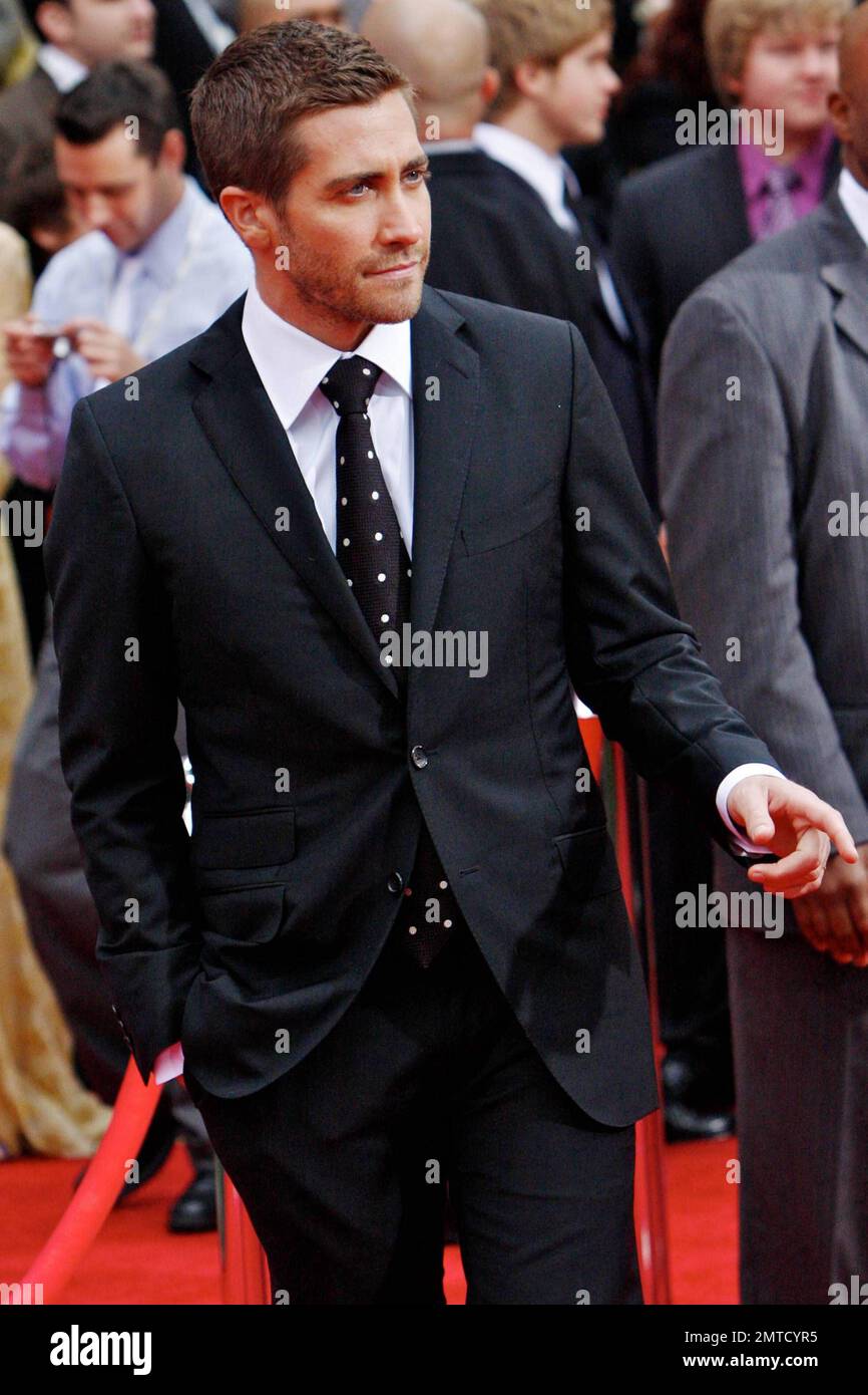 Actor Jake Gyllenhaal goofs around and has a great time as he walks the ...